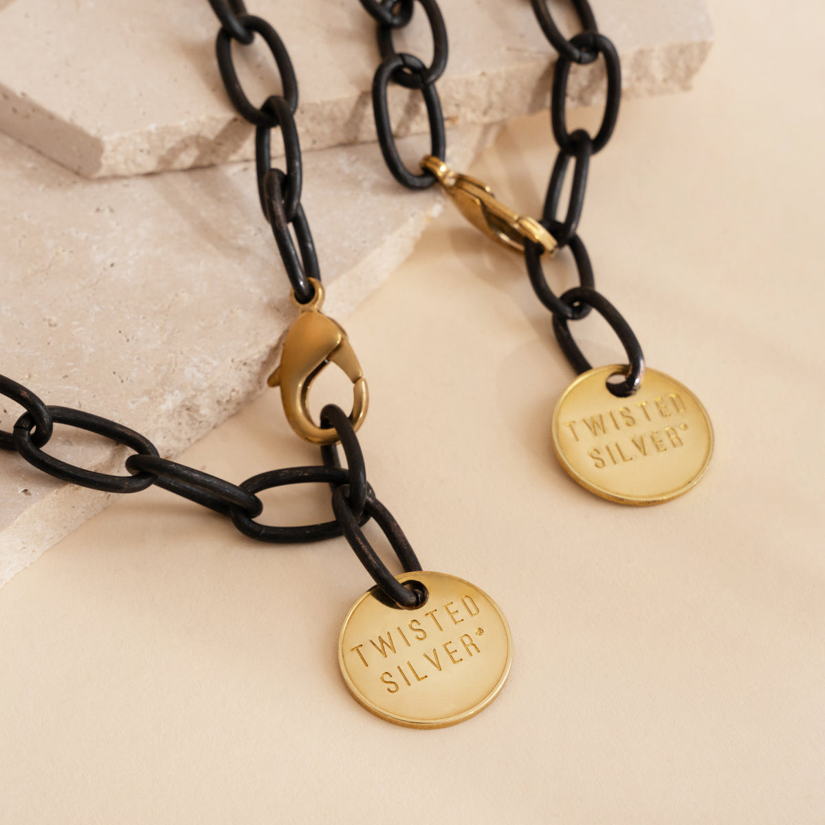 DISTRESS Double Threat – Twisted Silver