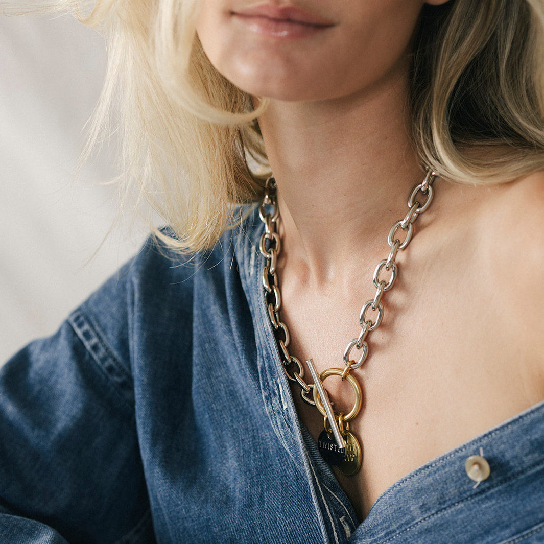 Capture necklace